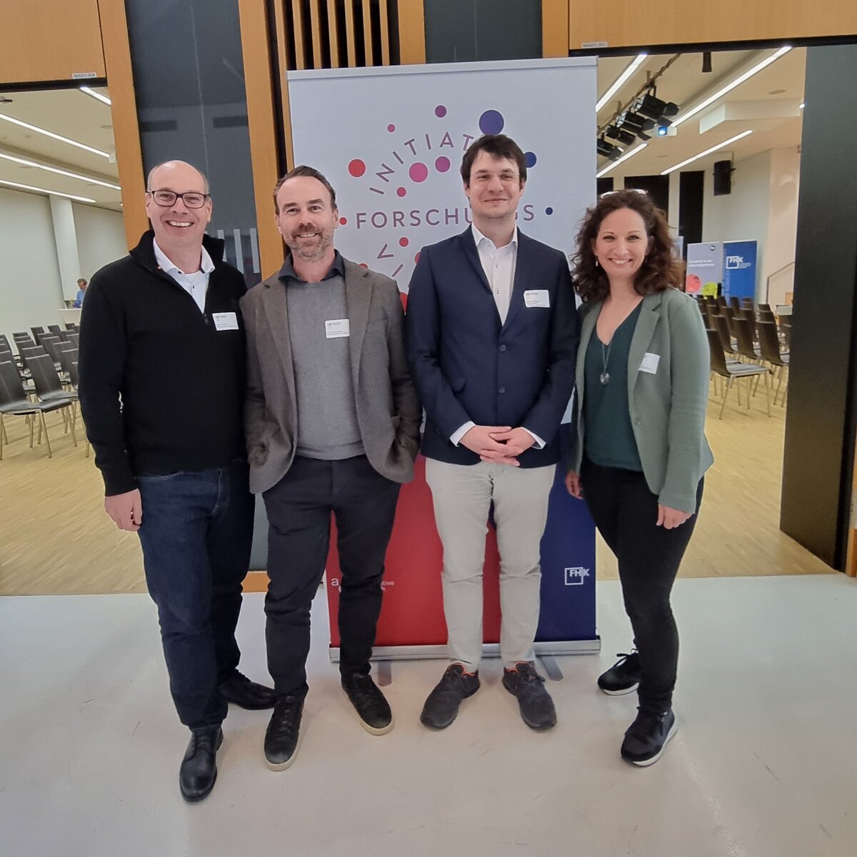 FHV-Abordnung bei Forschungsforum in Krems